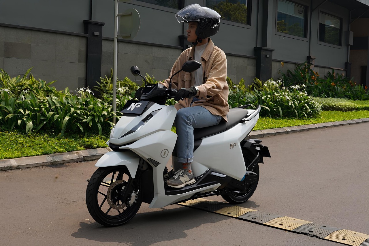 Ketahui Betapa Praktis dan Hematnya Motor Listrik N3 - Blog ALVA Auto
