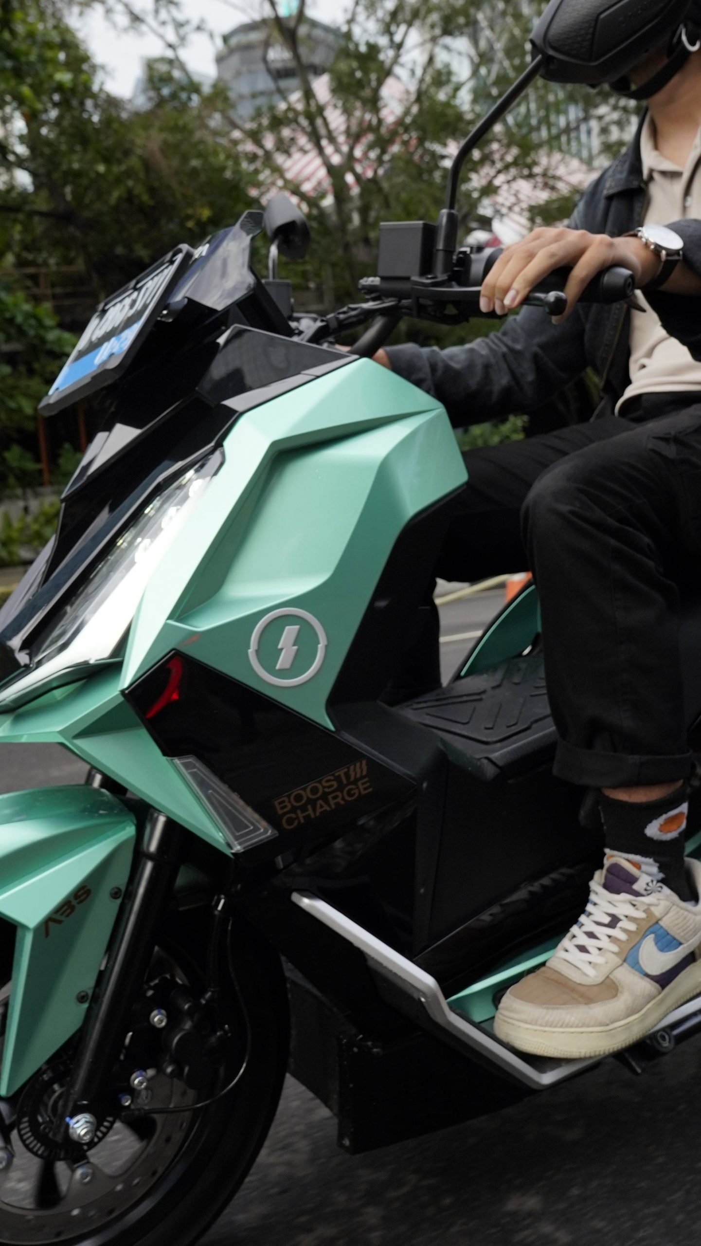 ALVA, Motor Listrik Anti Banjir Bikin Berkendara Bebas Khawatir - Blog ALVA Auto