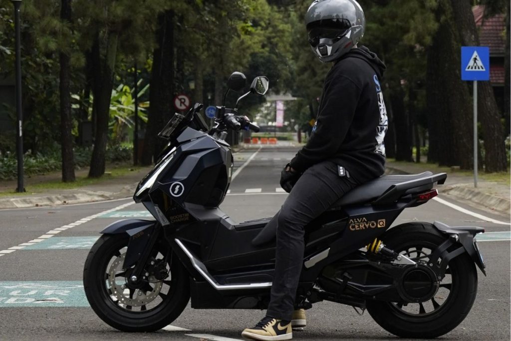 Faktor Jarak Tempuh Motor Listrik dan Rekomendasi Motor Listrik - Blog ALVA Auto
